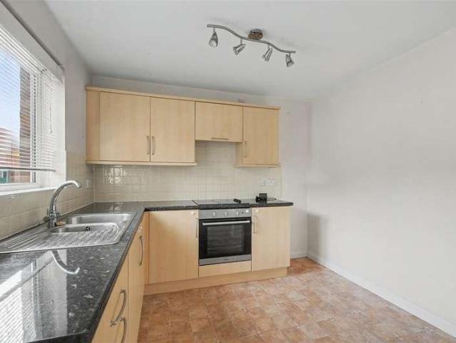 2 bed flat for sale