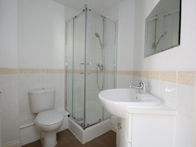 2 bed flat for sale