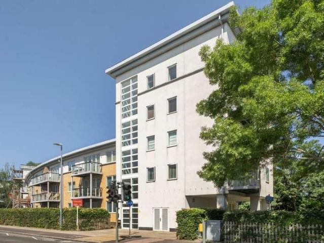 2 bed flat for sale