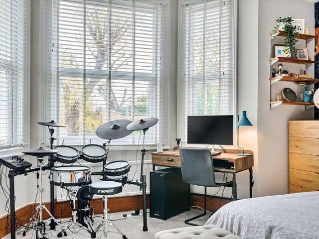 2 bed flat for sale