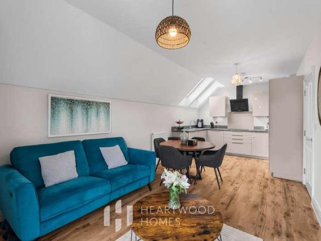 2 bed flat for sale