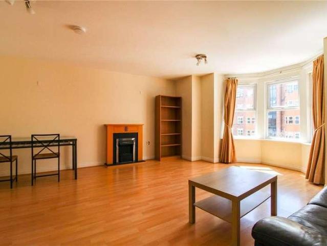 2 bed flat for sale