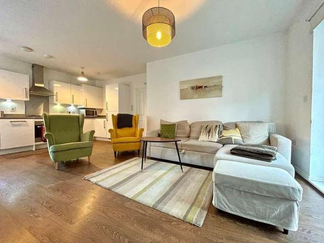 2 bed flat for sale