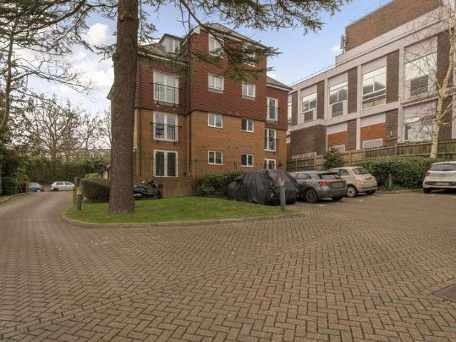 2 bed flat for sale