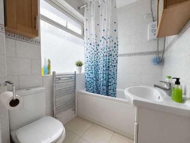 2 bed flat for sale