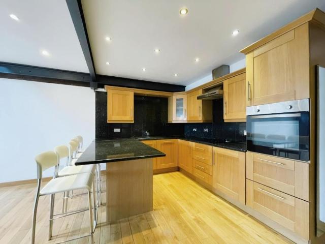 2 bed flat for sale