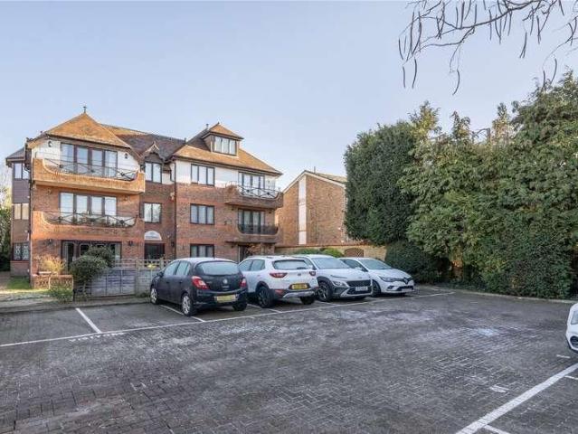 2 bed flat for sale