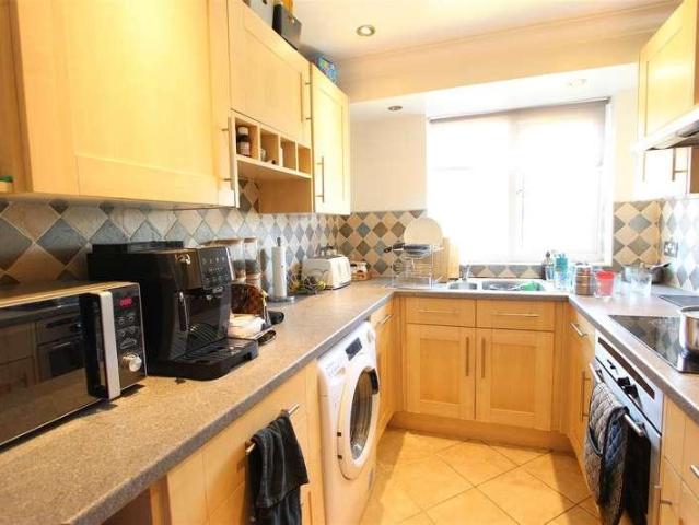 2 bed flat for sale