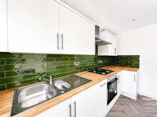 2 bed flat for sale