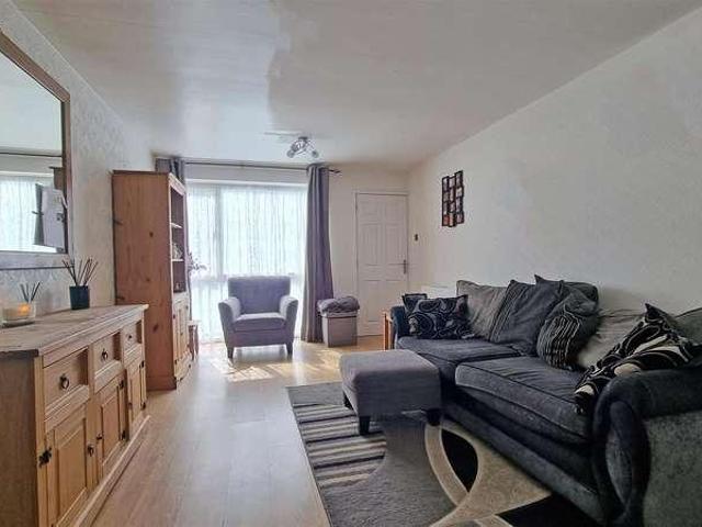2 bed flat for sale