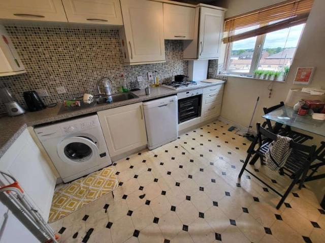 2 bed flat for sale