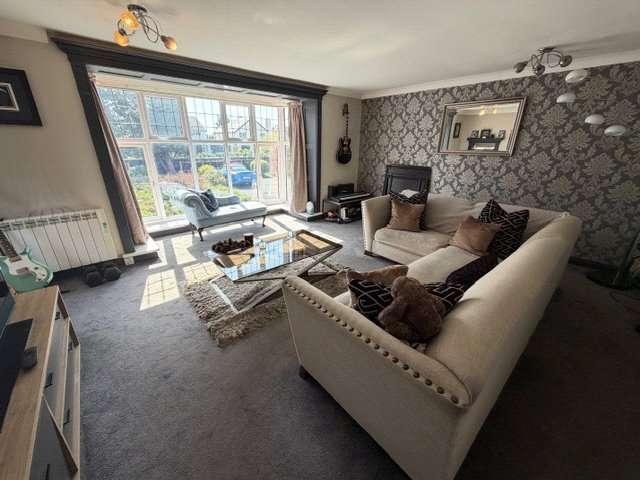 2 bed flat for sale