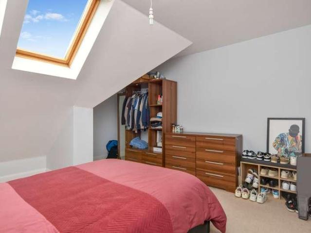 2 bed flat for sale