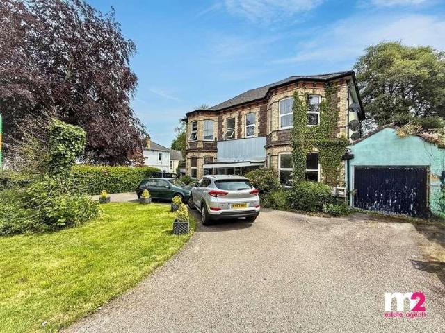 2 bed flat for sale