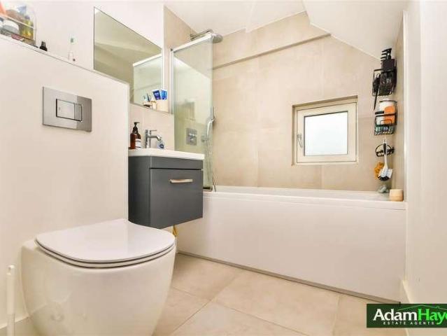 2 bed flat for sale