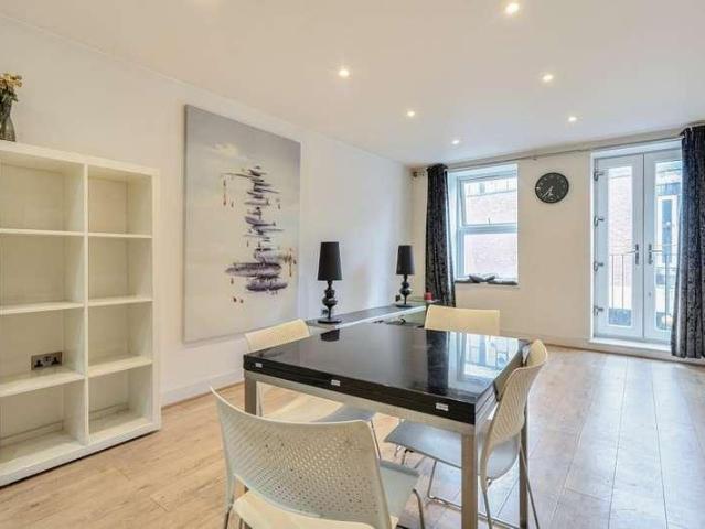 2 bed flat for sale