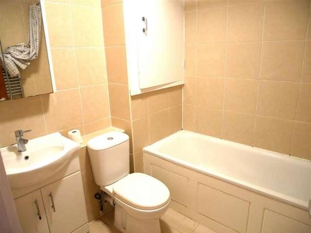2 bed flat for sale