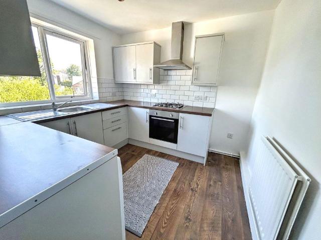 2 bed flat for sale