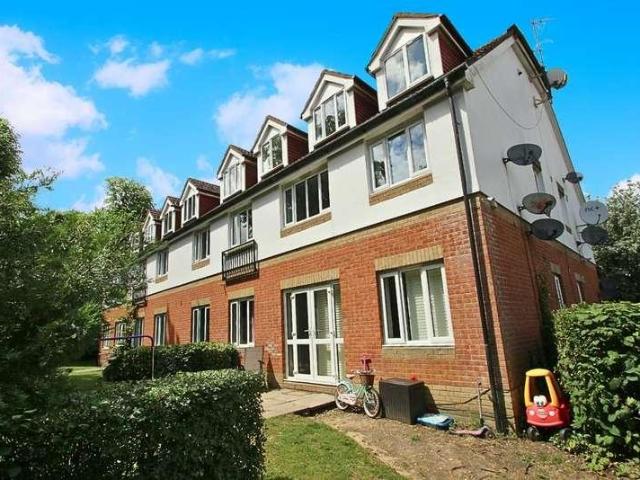 2 bed flat for sale