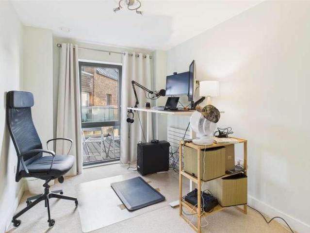 2 bed flat for sale
