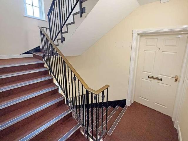 2 bed flat for sale