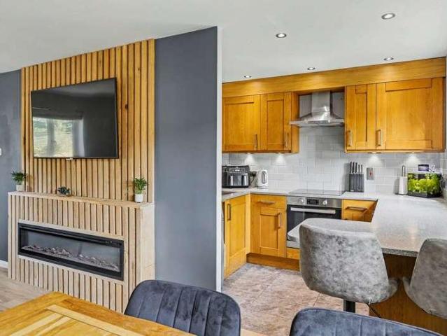 2 bed flat for sale