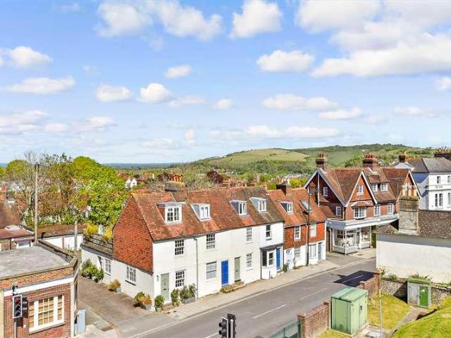 2 bed flat for sale