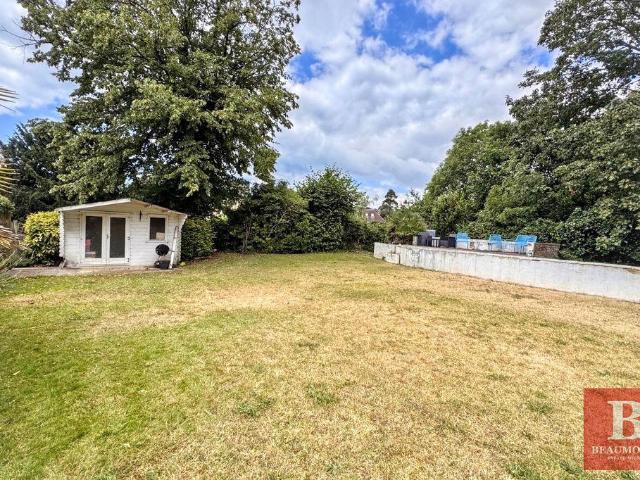 2 bed flat for sale