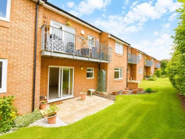 2 bed flat for sale