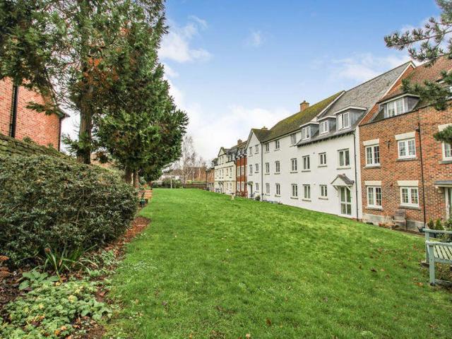 2 bed flat for sale