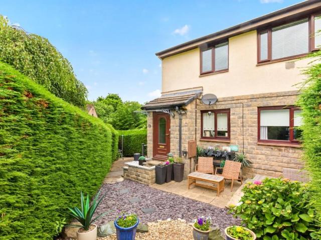 2 bed flat for sale
