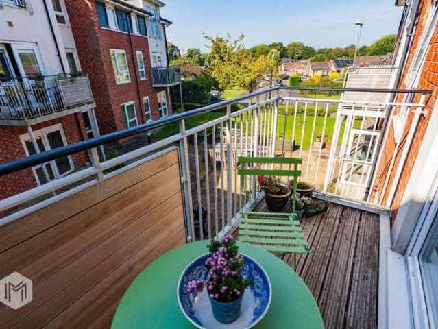 2 bed flat for sale