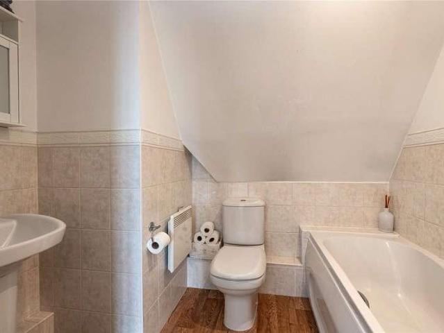 2 bed flat for sale