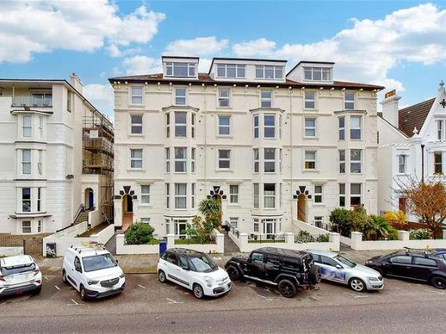 2 bed flat for sale