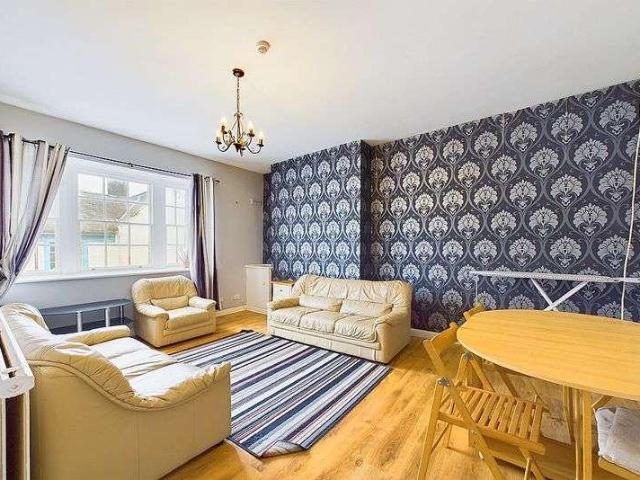 2 bed flat for sale
