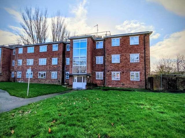 2 bed flat for sale