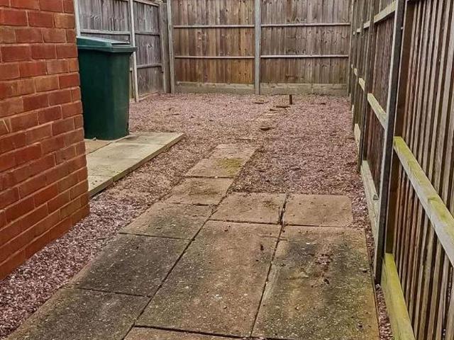 2 bed flat for sale