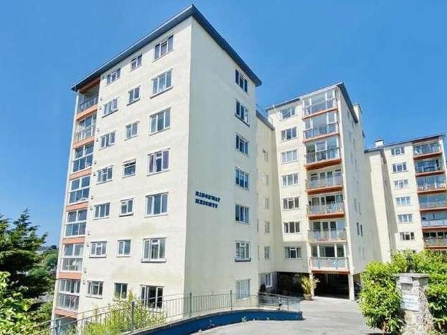 2 bed flat for sale