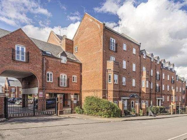 2 bed flat for sale