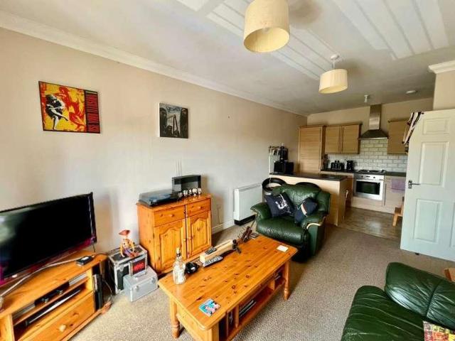2 bed flat for sale