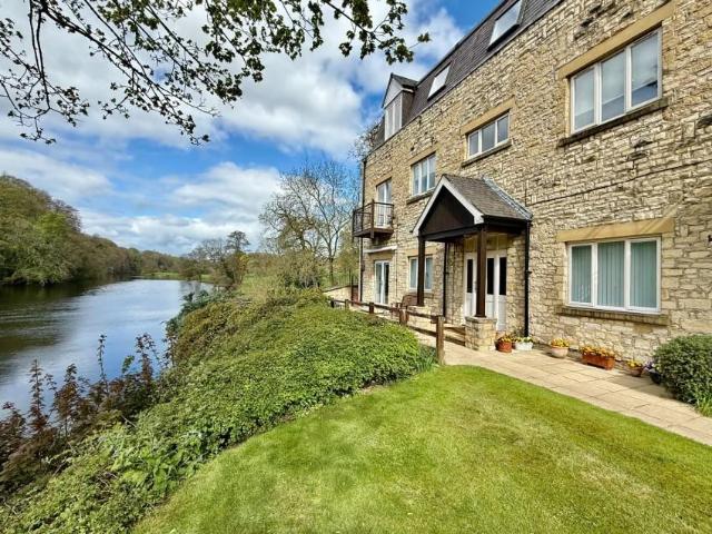 2 bed flat for sale