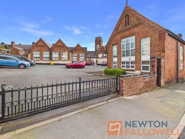 2 bed flat for sale