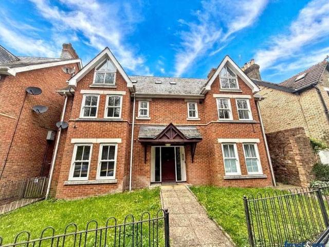 2 bed flat for sale