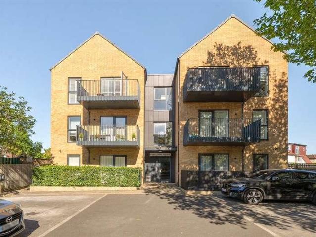 2 bed flat for sale