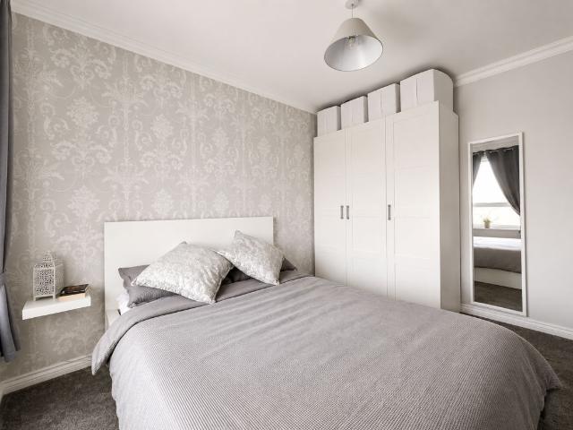 2 bed flat for sale