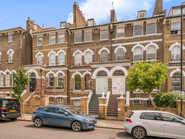 2 bed flat for sale