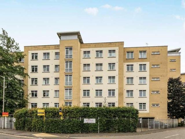 2 bed flat for sale