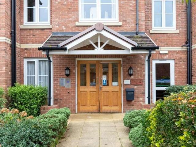2 bed flat for sale