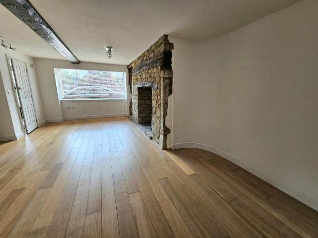 2 bed flat for sale