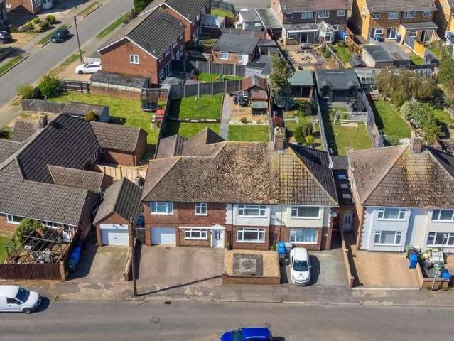 2 bed flat for sale